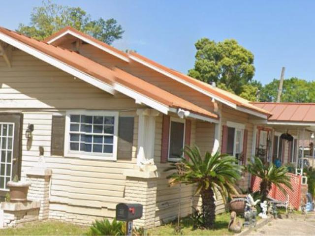 4 Br, 2 bath, Single Family 3030 6th Ave