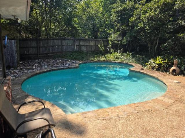 4 Br, 2 bath, Single Family 307 Lakeside Dr