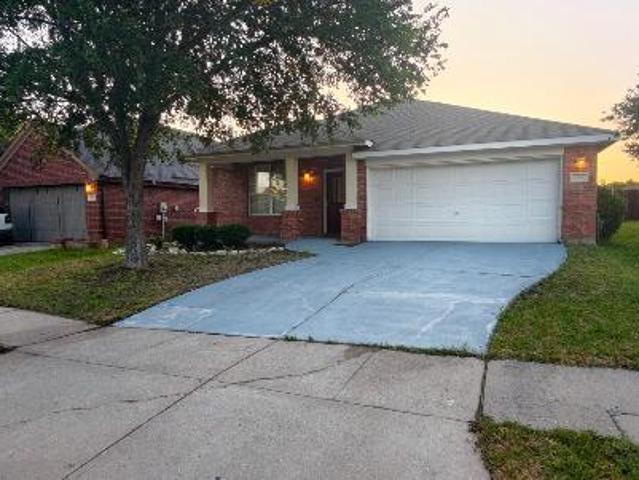 4 Br, 2 bath, Single Family 304 Hummingbird Dr