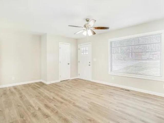 4 Br, 2 bath, Single Family 3068 Rollingwood Ln Se