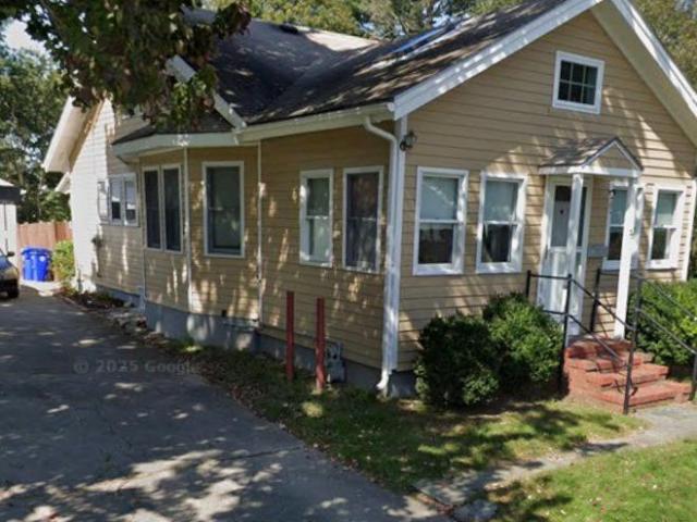 4 Br, 2 bath, Single Family 30 Elm Ave