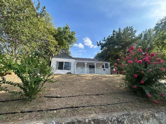 4 Br, 2 bath, Single Family 314 West Clarendon Drive