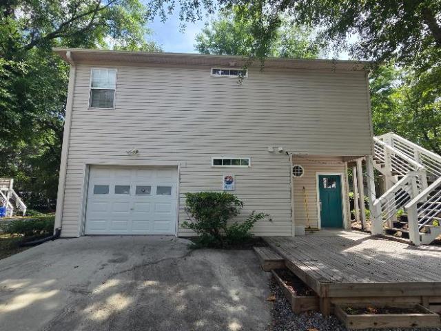 4 Br, 2 bath, Single Family 318 Brickle Ave