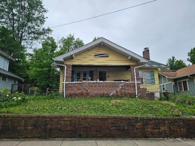 4 Br, 2 bath, Single Family 318 E Smith Ave