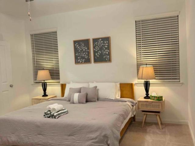 4 Br, 2 bath, Single Family 3208 Kingsgarden Rd