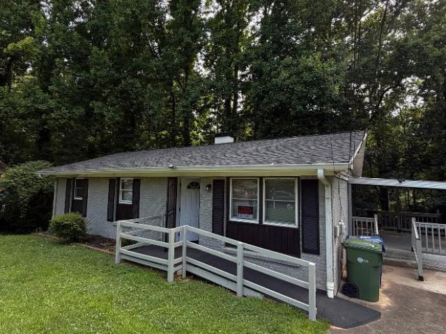 4 Br, 2 bath, Single Family 320 Whitworth Dr SW