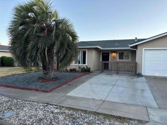 4 Br, 2 bath, Single Family 3225 Lake Arrowhead Avenue