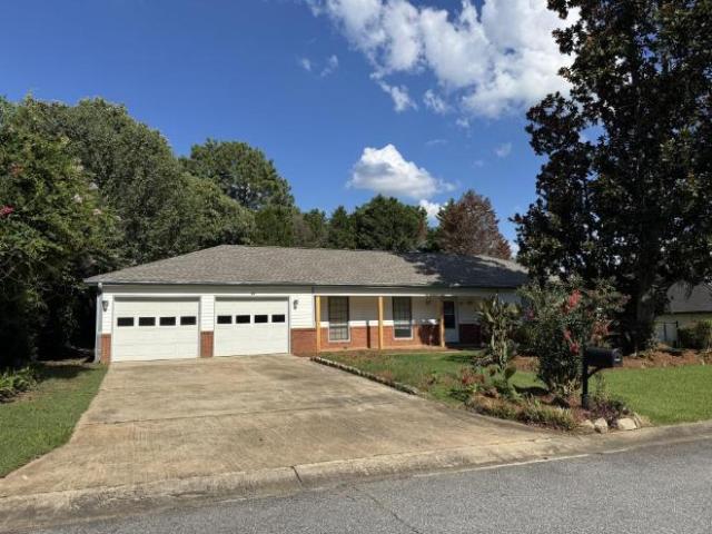 4 Br, 2 bath, Single Family 327 Bonnie Dr