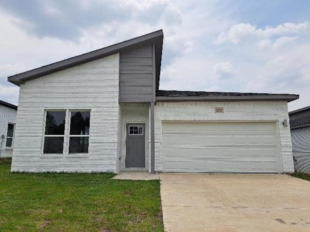 4 Br, 2 bath, Single Family 3243 Noor St