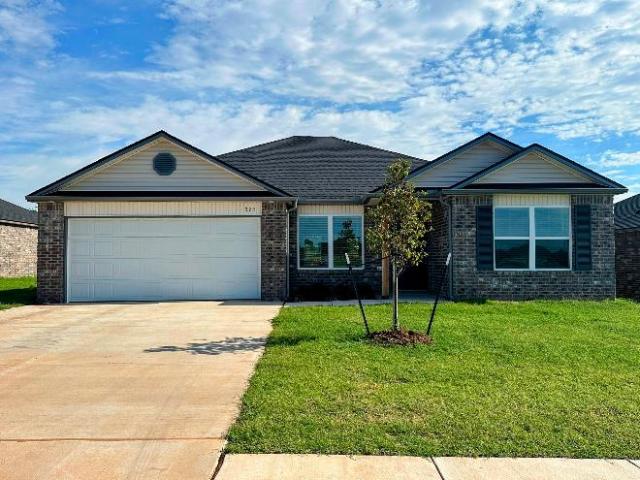 4 Br, 2 bath, Single Family 325 SW 9th St