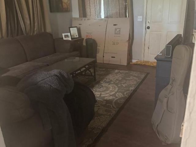 4 Br, 2 bath, Single Family 328 E Holmes Ave