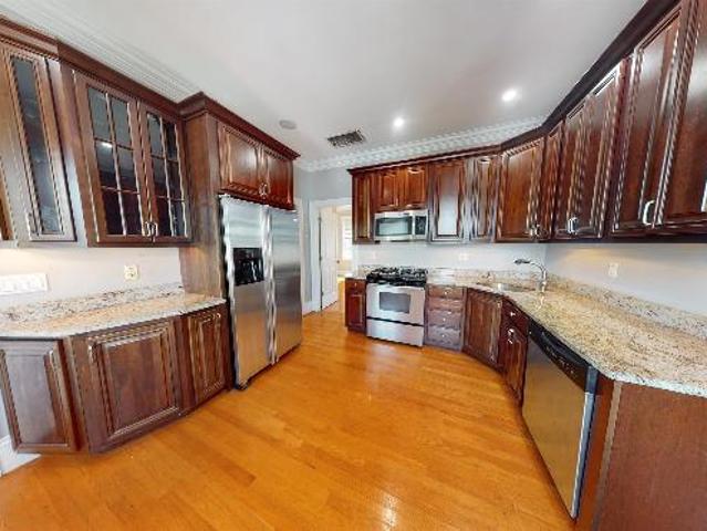 4 Br, 2 bath, Single Family 32 Ward Street