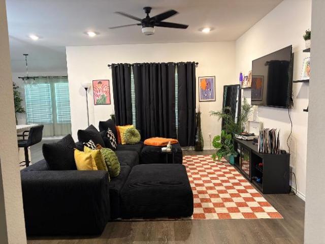 4 Br, 2 bath, Single Family 3313 Waldrop Dr