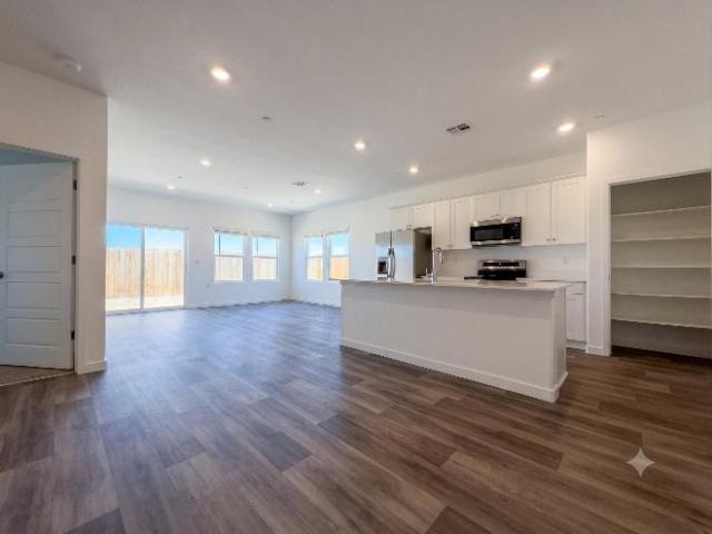 4 Br, 2 bath, Single Family 3323 N Contessa Avenue