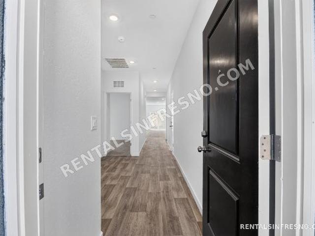 4 Br, 2 bath, Single Family 3359 N Contessa Ave