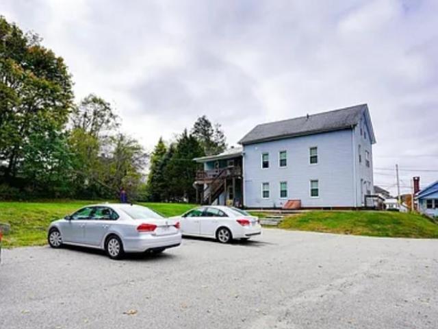 4 Br, 2 bath, Single Family 33 5th Ave
