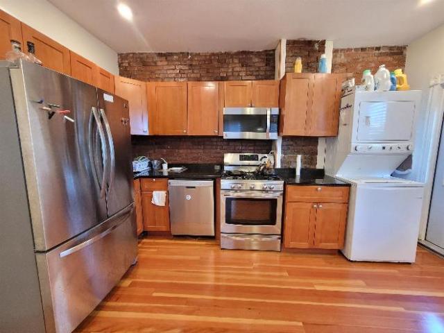 4 Br, 2 bath, Single Family 3 Mark Street