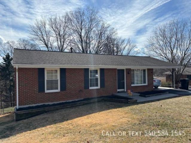 4 Br, 2 bath, Single Family 449 Missimer Lane