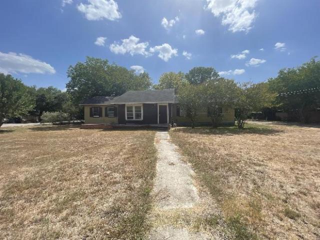 4 Br, 2 bath, Single Family 452 South Rio Grande Street