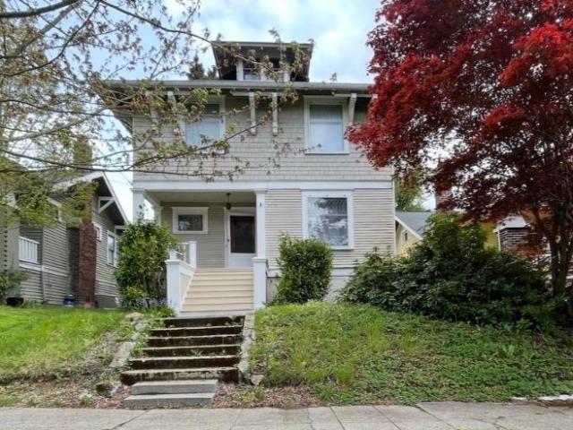 4 Br, 2 bath, Single Family 4534 Thackeray Place NE