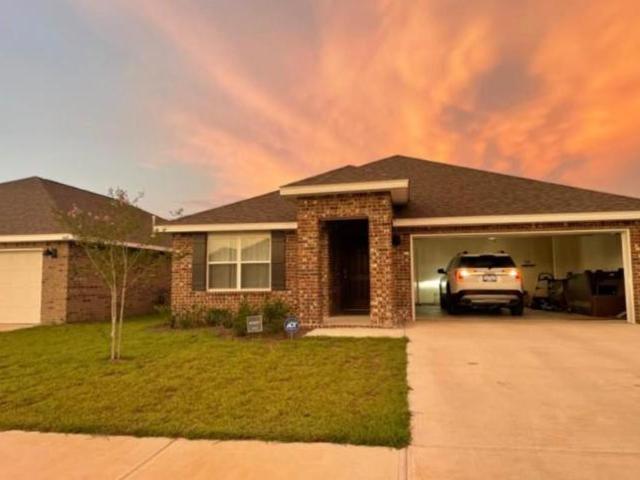 4 Br, 2 bath, Single Family 4611 Reveille Way