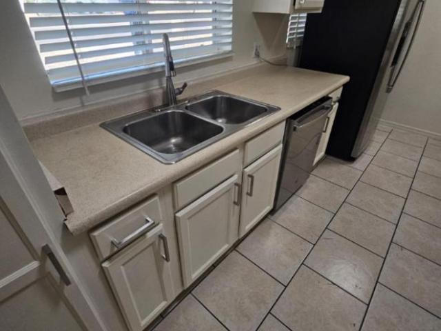 4 Br, 2 bath, Single Family 4619 East Almeria Road