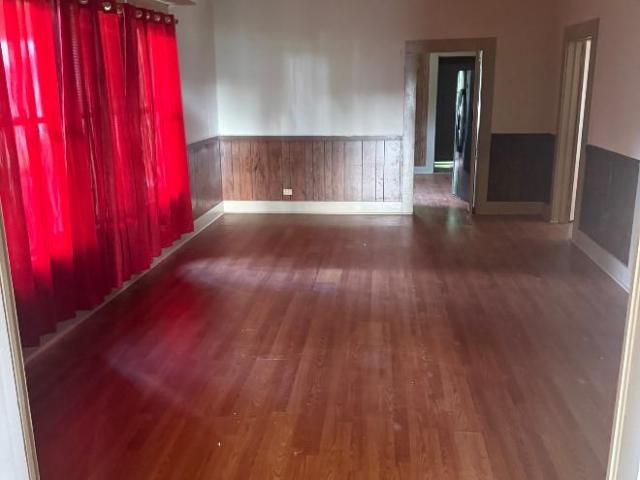 4 Br, 2 bath, Single Family 465 S 4th St