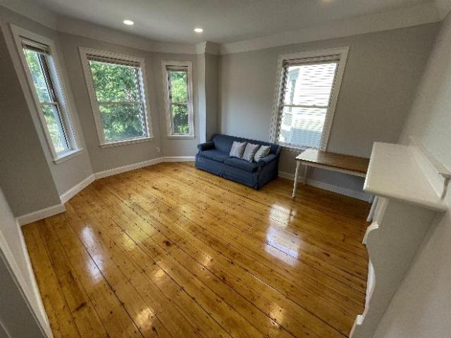 4 Br, 2 bath, Single Family 48 Green St