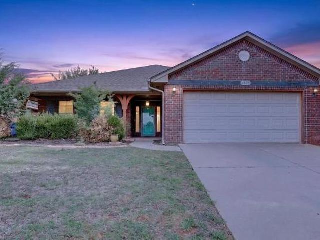 4 Br, 2 bath, Single Family 4921 NW 163rd St