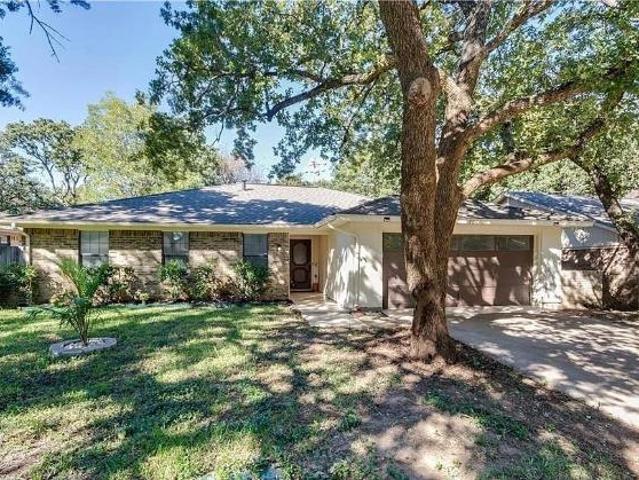 4 Br, 2 bath, Single Family 4001 Double Oak Ln