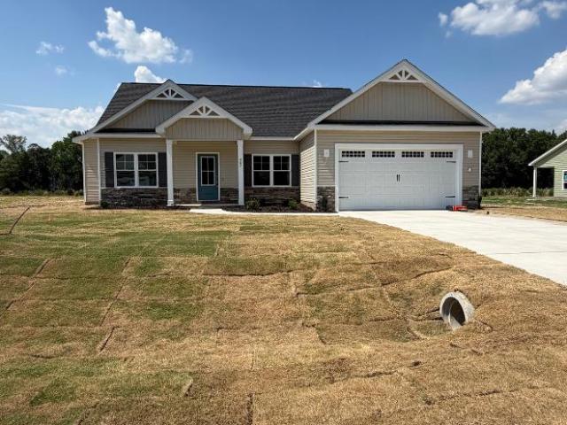 4 Br, 2 bath, Single Family 407 Creeks Edge Dr