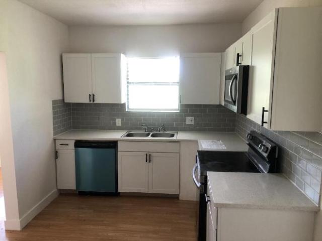 4 Br, 2 bath, Single Family 406 Grayson Street
