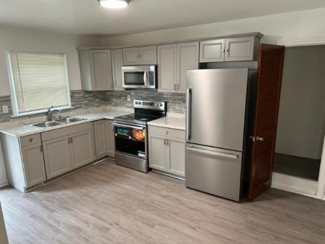 4 Br, 2 bath, Single Family 409 Park Ave
