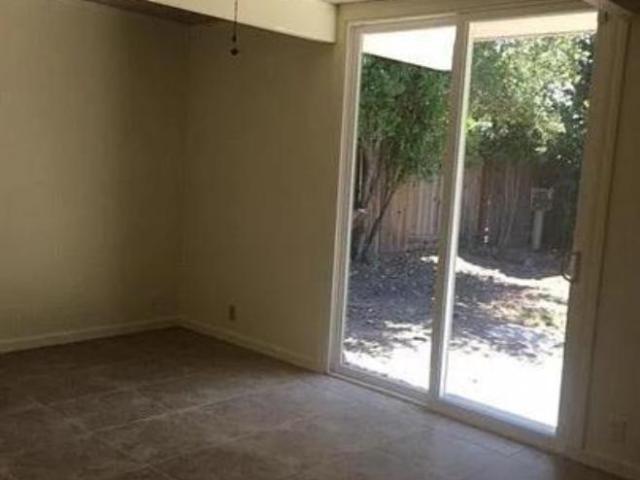 4 Br, 2 bath, Single Family 4100 Wilson Lane