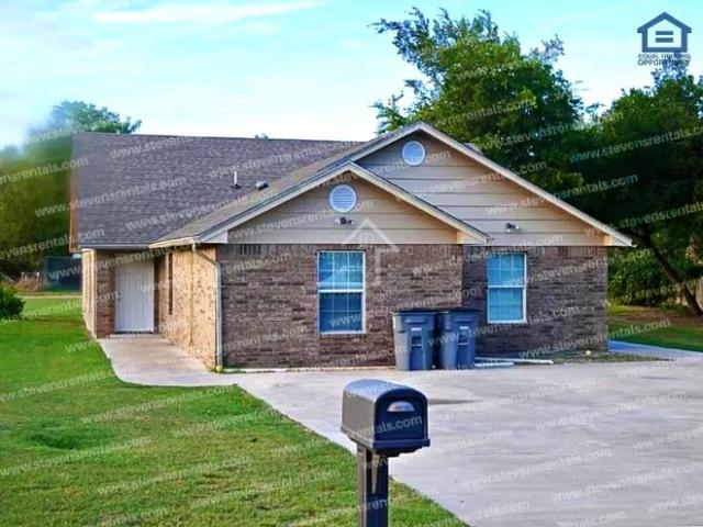 4 Br, 2 bath, Single Family 411 Sw Garfield Ave