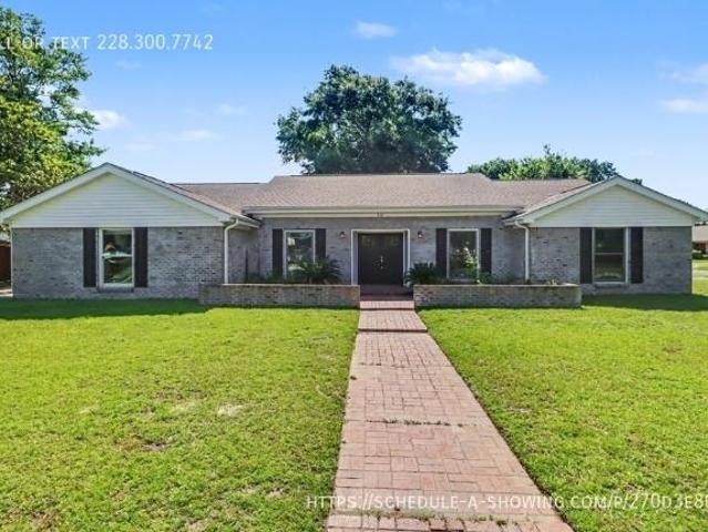 4 Br, 2 bath, Single Family 412 Woodland Park Dr