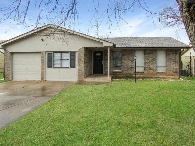 4 Br, 2 bath, Single Family 429 E Hillcrest Ln