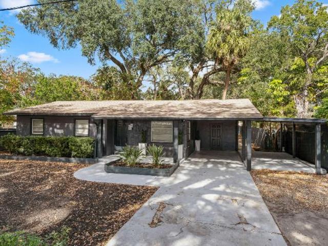 4 Br, 2 bath, Single Family 4303 W Woodlawn Ave