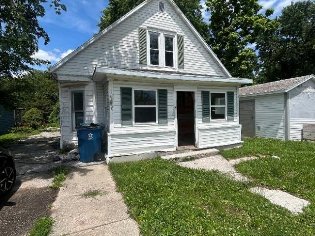 4 Br, 2 bath, Single Family 4 W Delmar Ave