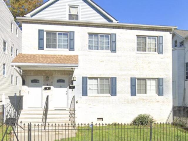 4 Br, 2 bath, Single Family 4 University Place