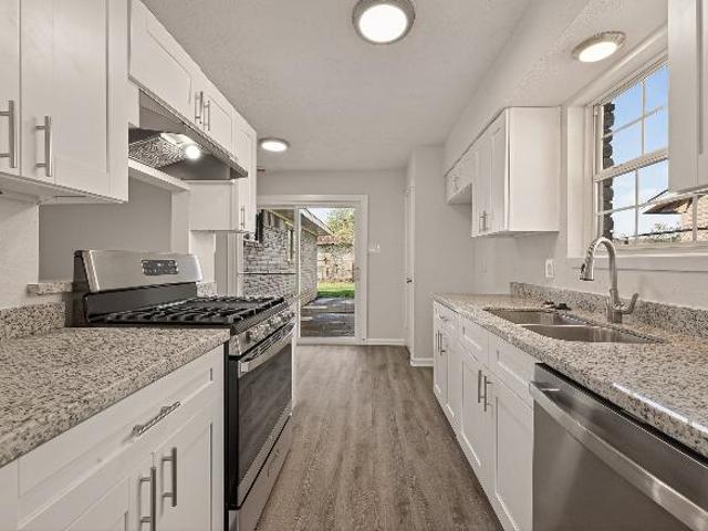 4 Br, 2 bath, Single Family 5423 Grace Point Ln