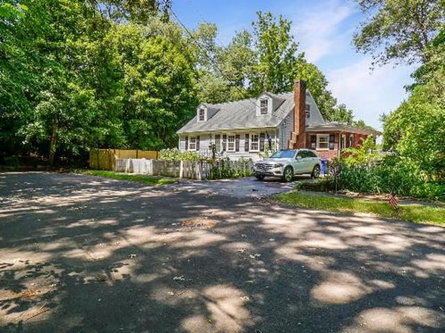4 Br, 2 bath, Single Family 54 E Boscobel St