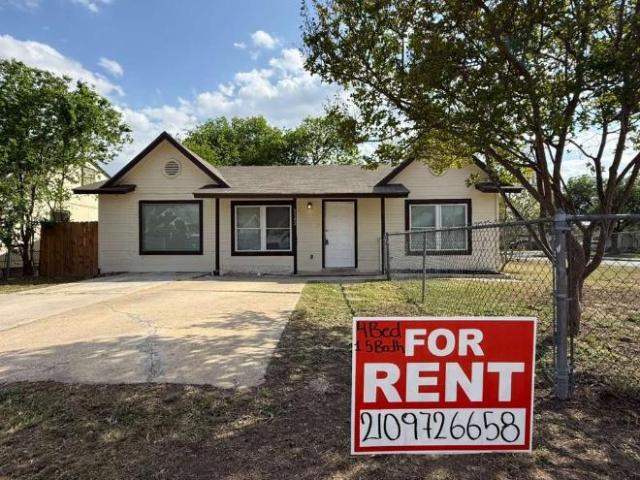 4 Br, 2 bath, Single Family 5542 Snow Fox St