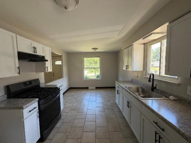 4 Br, 2 bath, Single Family 5556 Andover Blvd
