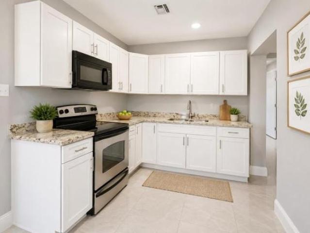 4 Br, 2 bath, Single Family 5605 Pinewood Avenue