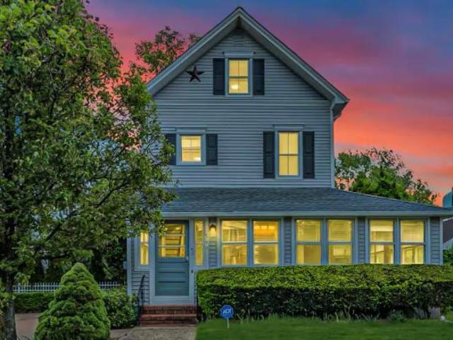 4 Br, 2 bath, Single Family 560 Prospect Ave