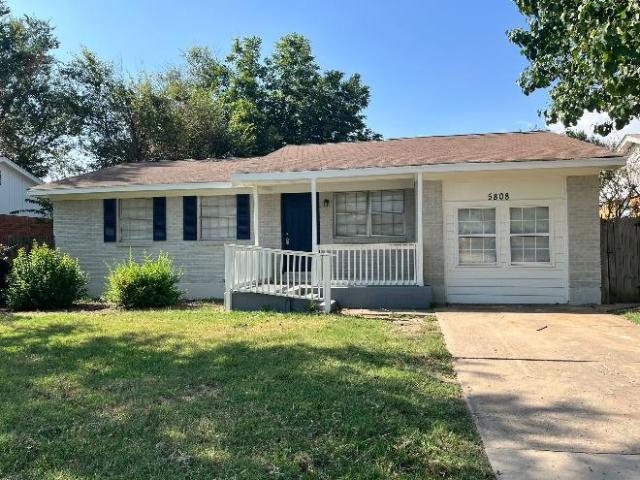 4 Br, 2 bath, Single Family 5808 Nw Kinyon