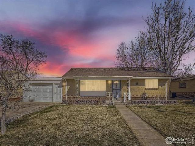 4 Br, 2 bath, Single Family 5861 Demott Ave