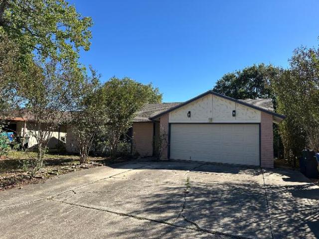 4 Br, 2 bath, Single Family 5922 Lakedale St