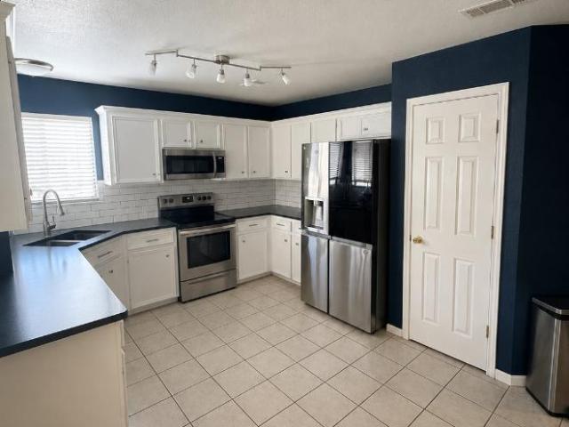 4 Br, 2 bath, Single Family 5007 Morning Star Ln